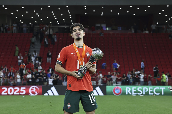 Expulsão atrapalha, mas Brasil bate Paraguai nos pênaltis e avança no ...