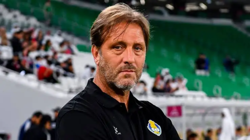 Pedro Martins segue no comando técnico do Al-Gharafa até 2026